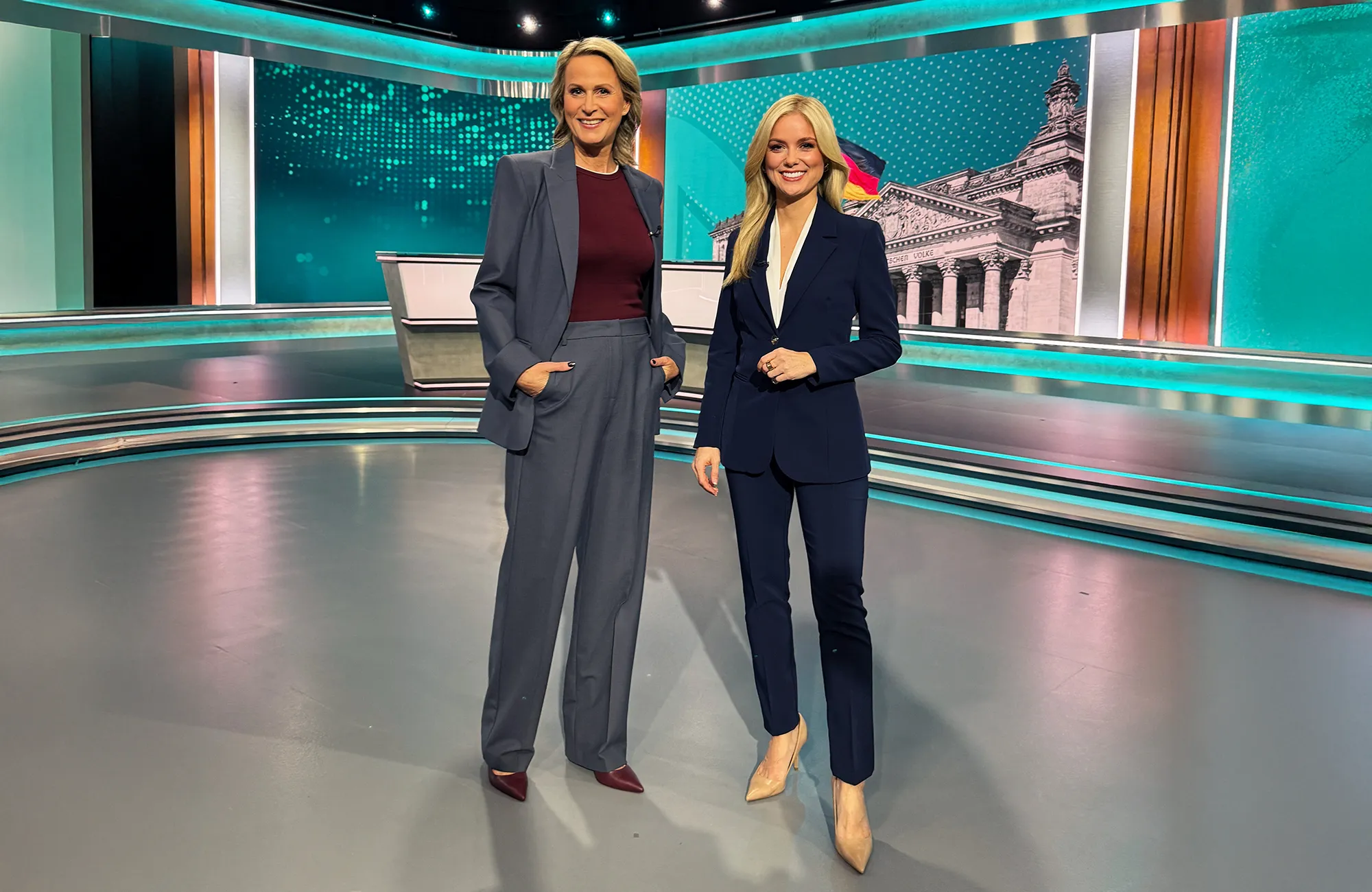 ANGELA VAN BRAKEL | Fernsehmoderatorin, Korrespondentin und Podcasterin